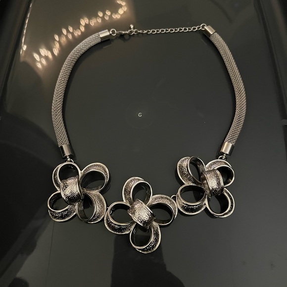 Jewelry | Chic Silver Floral Necklace | Poshmark